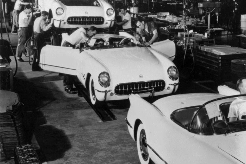 30 de Junho de 1953: O primeiro Corvette - Efemérides - Aquela Máquina