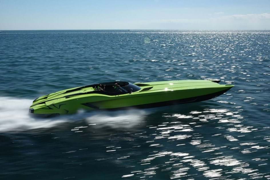 Lamborghini e super-barco custam 2,1 milhões - Actualidade - Aquela Máquina