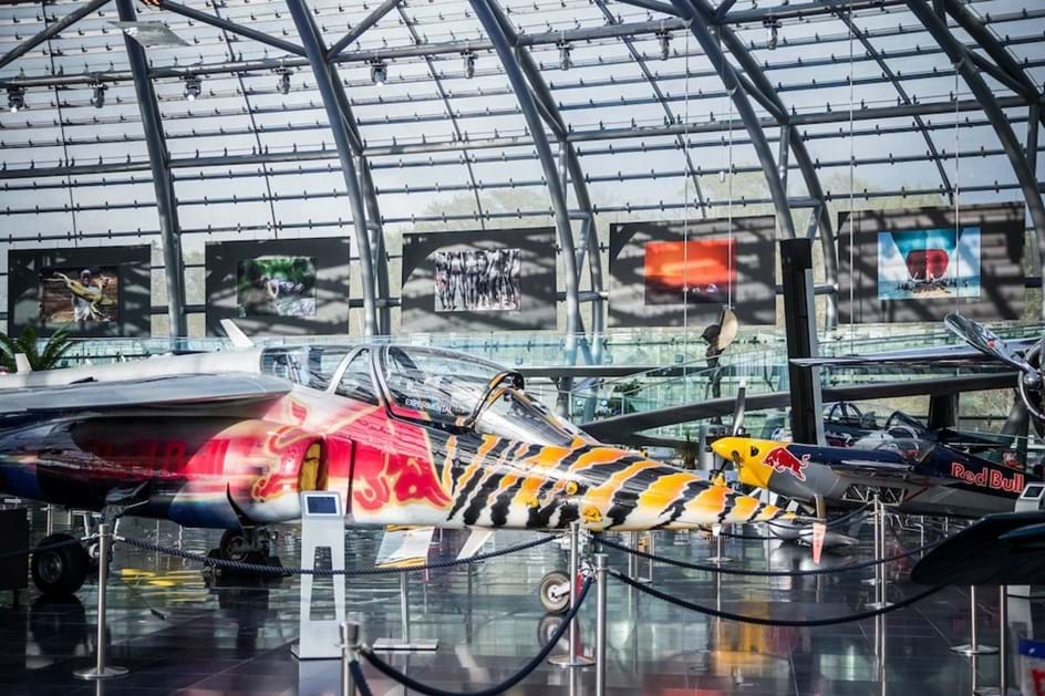 Hangar 7 - o museu da Red Bull - Actualidade - Aquela Máquina
