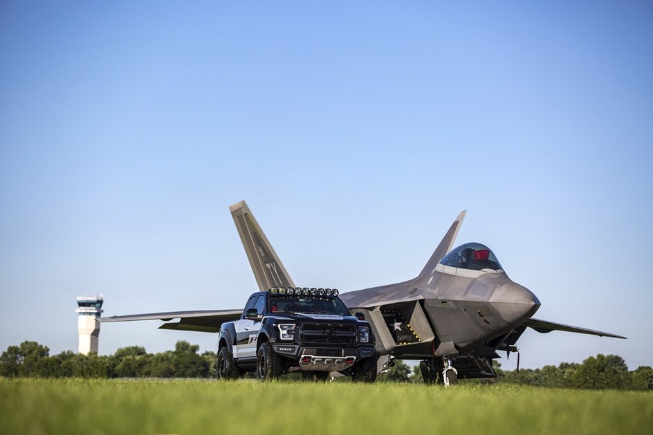 Ford F-22 F-150 Raptor vendida por 250 mil euros - Notícias - Aquela ...