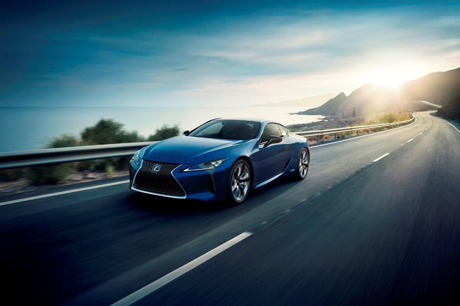 Lexus demorou 15 anos a desenvolver este tom de azul - Actualidade ...