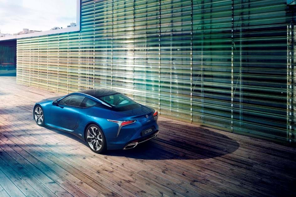 Lexus demorou 15 anos a desenvolver este tom de azul - Actualidade ...