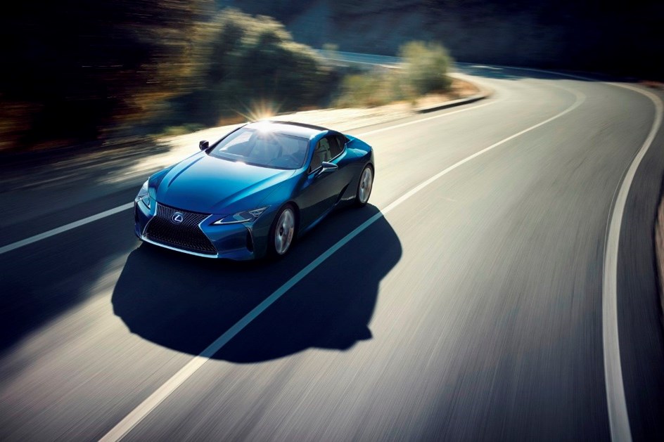 Lexus demorou 15 anos a desenvolver este tom de azul - Actualidade ...
