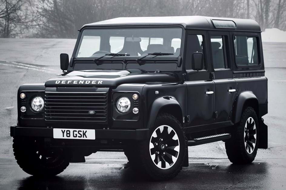 Guiámos o Defender V8 70th Edition com o motor V8 de 405 cv - Ensaio ...