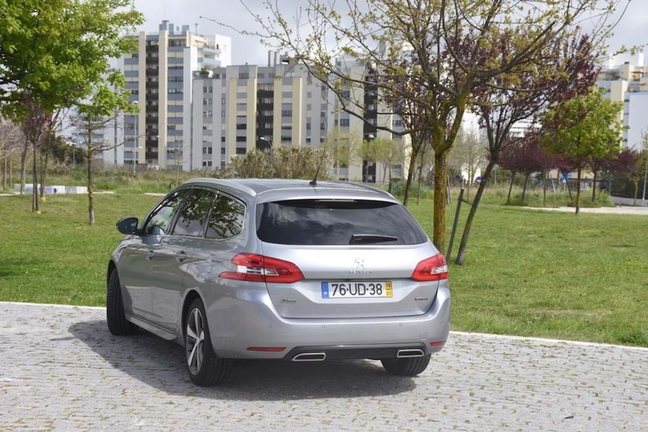 Guiámos a carrinha Peugeot 308 com o novo Diesel 1.5 BlueHDI - Ensaio ...