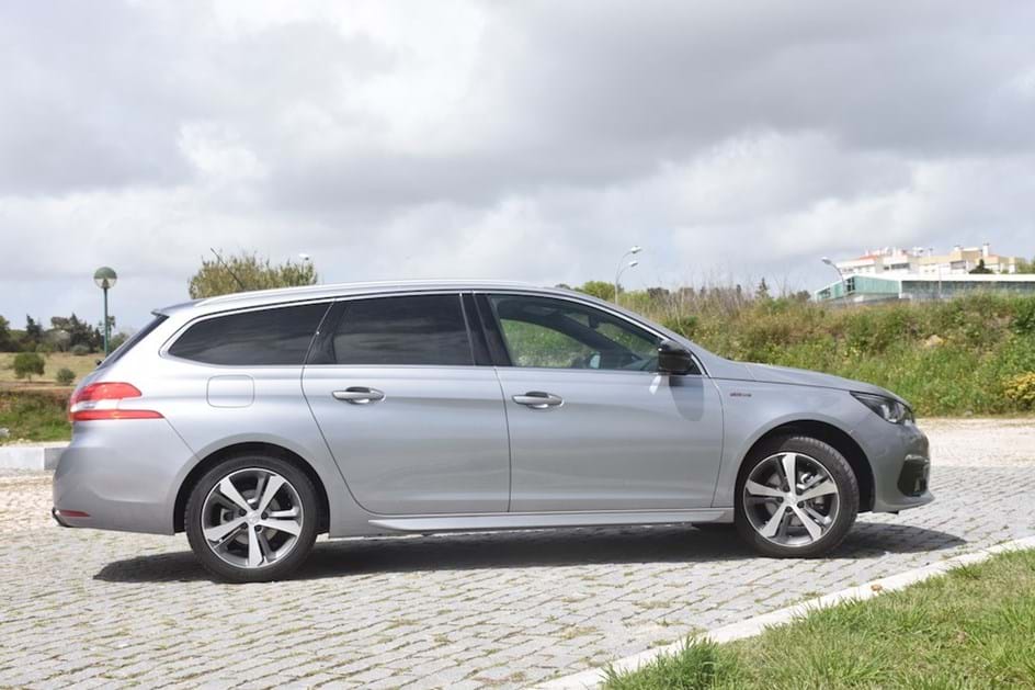 Guiámos a carrinha Peugeot 308 com o novo Diesel 1.5 BlueHDI - Ensaio ...