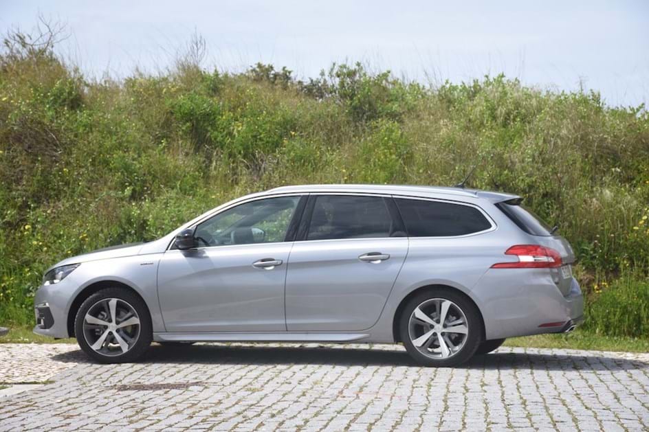 Guiámos a carrinha Peugeot 308 com o novo Diesel 1.5 BlueHDI - Ensaio ...
