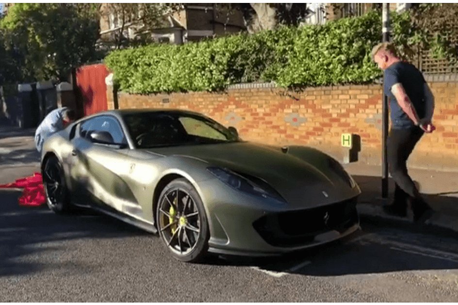 Chef Gordon Ramsay tem novo Ferrari, o décimo da sua colecção ...