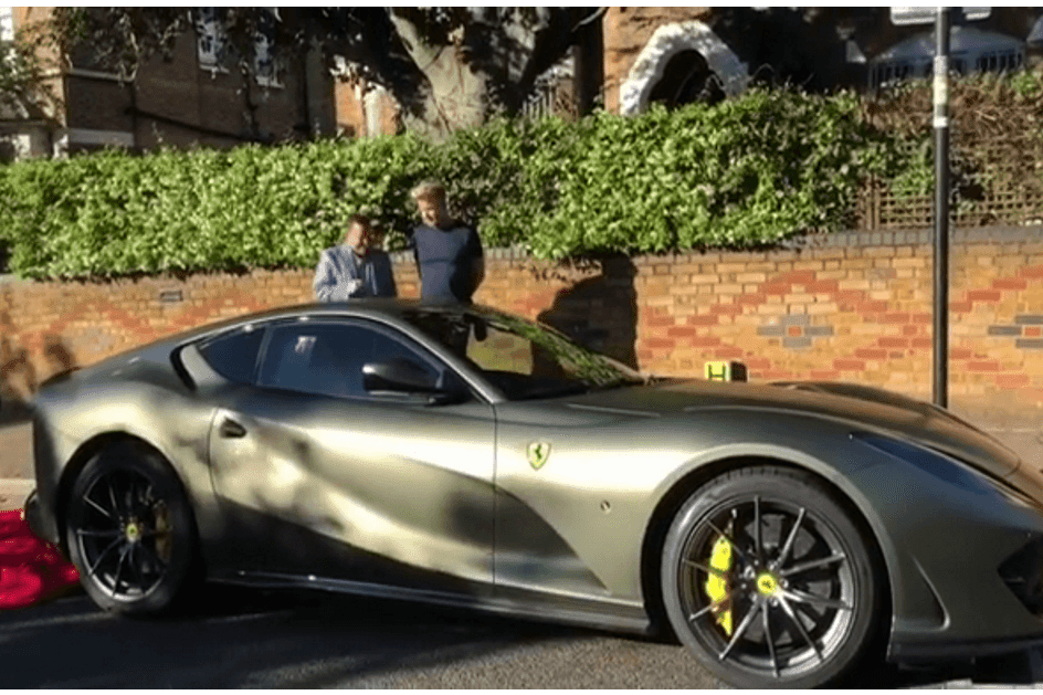 Chef Gordon Ramsay tem novo Ferrari, o décimo da sua colecção ...