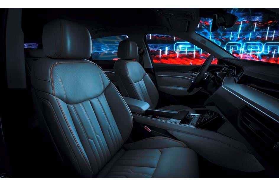Primeiro Audi eléctrico terá interior com 5 ecrãs a cores ...