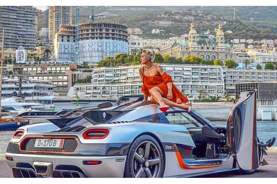 Carina Lima: portuguesa a 267 km/h num Koenigsegg de 2.5 milhões - Actualidade - Aquela Máquina