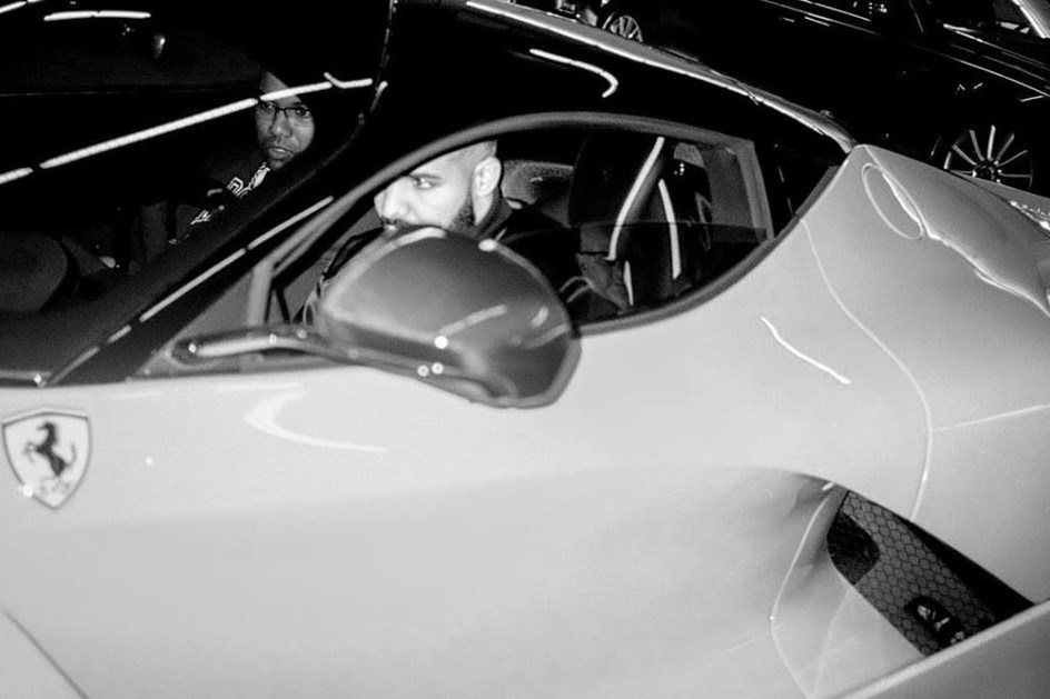 Drake tem Ferrari LaFerrari voador nos seus concertos - Actualidade ...