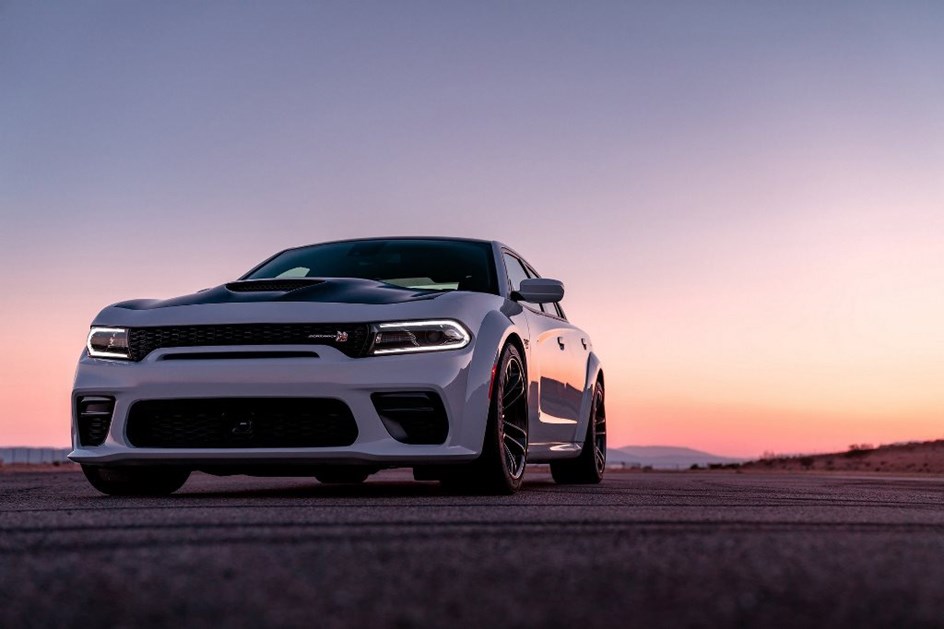 Dodge Charger SRT Hellcat Widebody apresentado com 717 cv - Novos ...