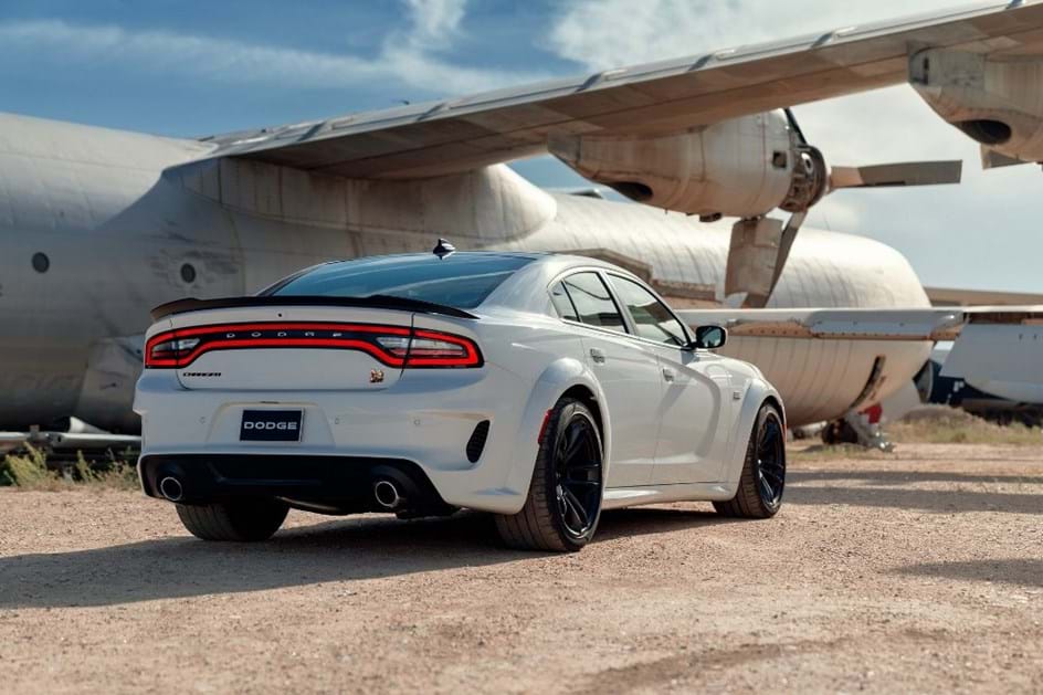 Dodge Charger SRT Hellcat Widebody apresentado com 717 cv - Novos ...