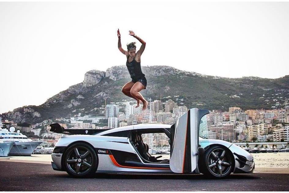 Portuguesa Carina Lima tem garagem milionária de sonho. Veja as imagens! - Actualidade - Aquela ...