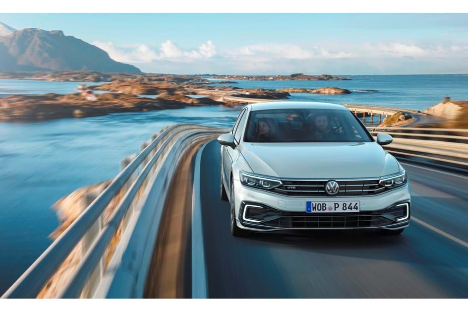 Novo VW Passat GTE em Setembro: mais verde e com maior autonomia - Tome ...