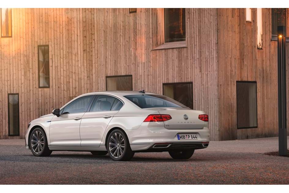 Novo VW Passat GTE em Setembro: mais verde e com maior autonomia - Tome ...