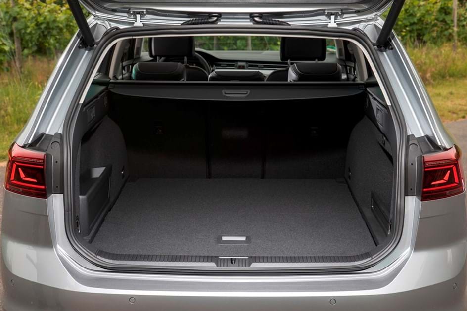 Novo VW Passat GTE em Setembro: mais verde e com maior autonomia - Tome ...