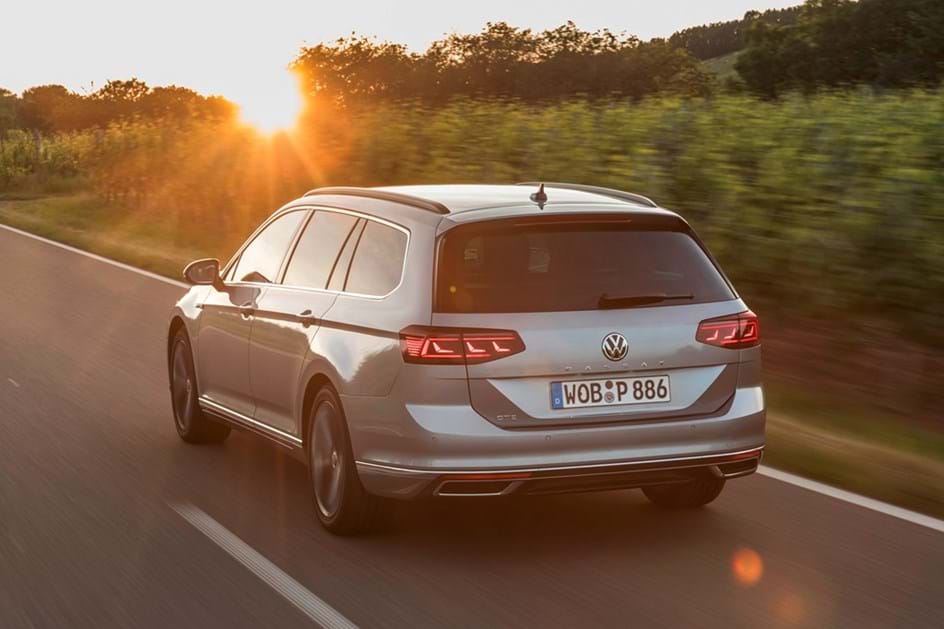 Novo VW Passat GTE em Setembro: mais verde e com maior autonomia - Tome ...