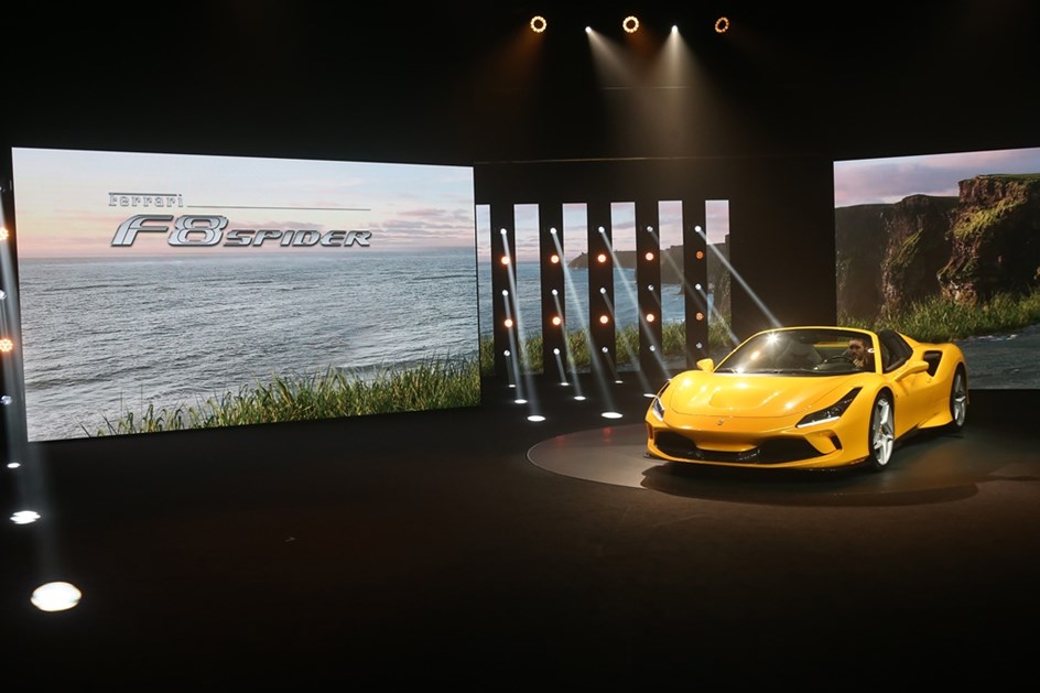 Ferrari revela dois descapotáveis: conheça o F8 Spider e o 812 GTS ...
