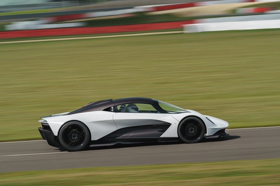 James Bond: Aston Martin tem quatro bólides em novo filme de 007 - Tome Nota - Aquela Máquina