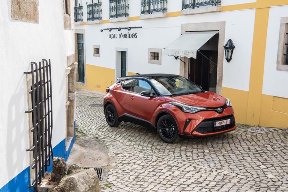 Guiámos o novo Toyota C-HR: look renovado e sistema híbrido de 184 cv - Ensaio - Aquela Máquina