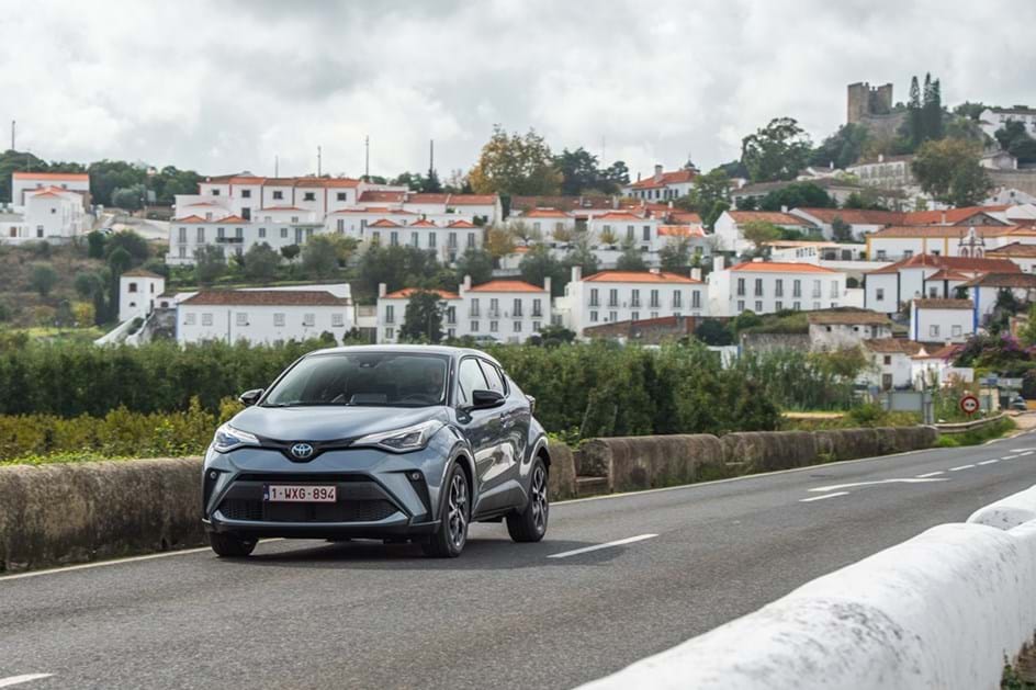 Guiámos o novo Toyota C-HR: look renovado e sistema híbrido de 184 cv - Ensaio - Aquela Máquina