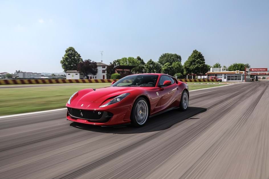 Nem imagina a fortuna que a Ferrari ganha com cada carro que vende ...