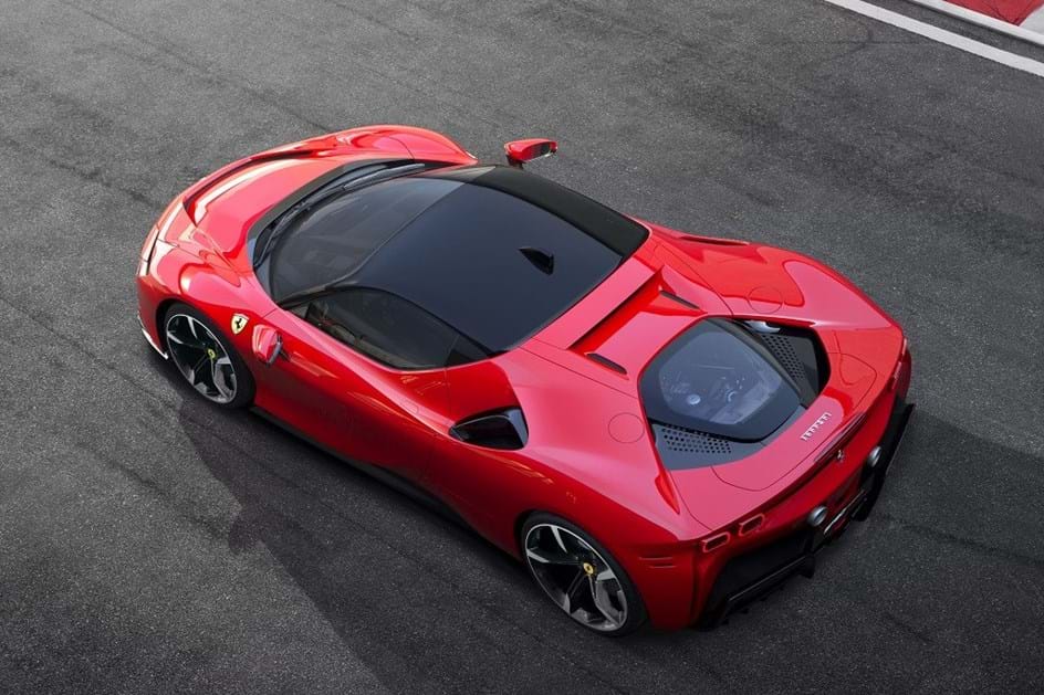 Charles Leclerc: Ferrari SF90 Stradale à solta nas ruas do Mónaco ...