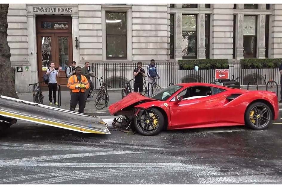 ‘Rapper’ Swarmz escapa a choque de Ferrari contra autocarro - Tome Nota ...
