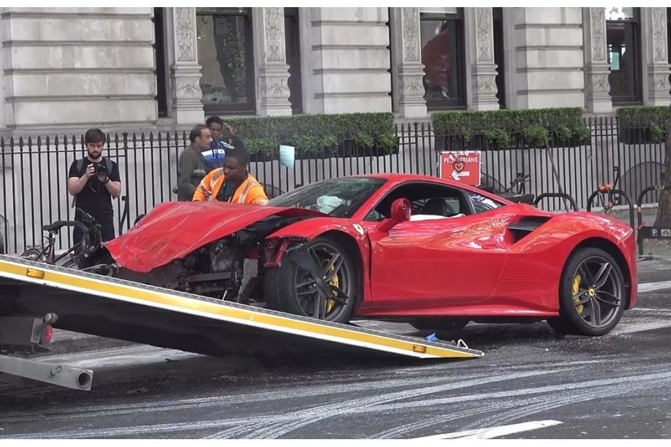 ‘Rapper’ Swarmz escapa a choque de Ferrari contra autocarro - Tome Nota ...