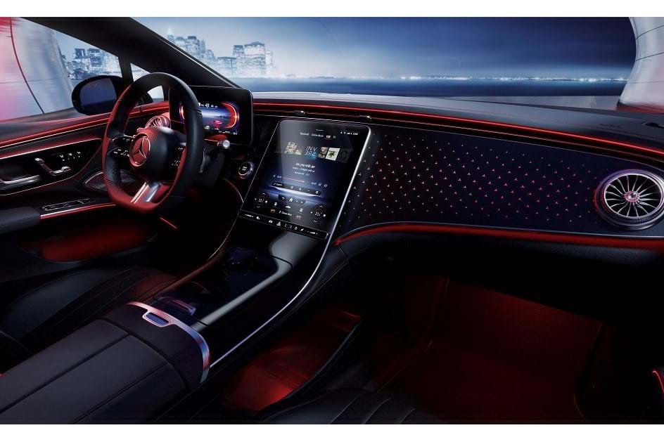 Mercedes EQS mostra interior com Hyperscreen de 1,41 metros de ...