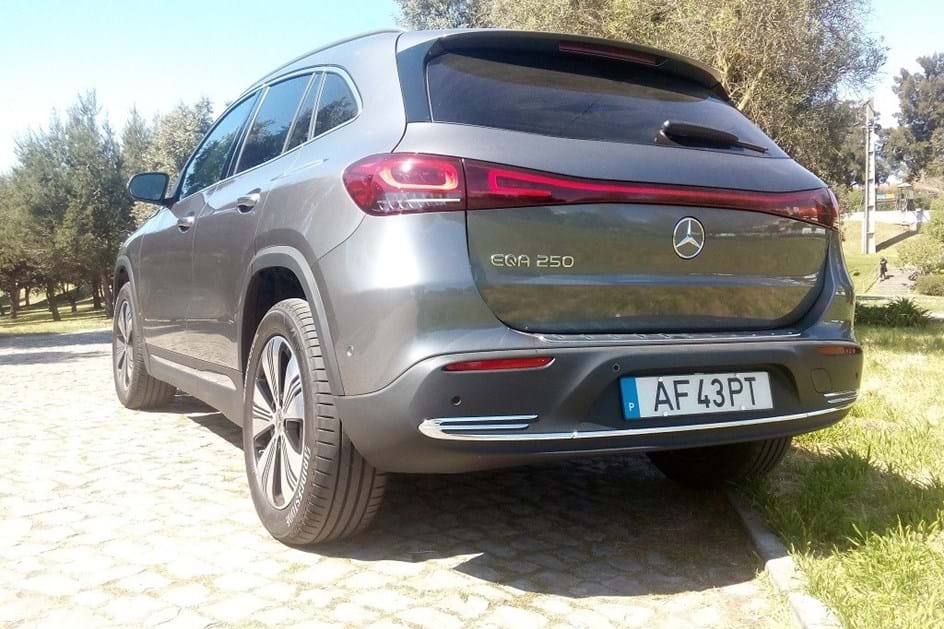 Mercedes EQA 250: autonomia larga e condução refinada - Ensaio - Aquela ...