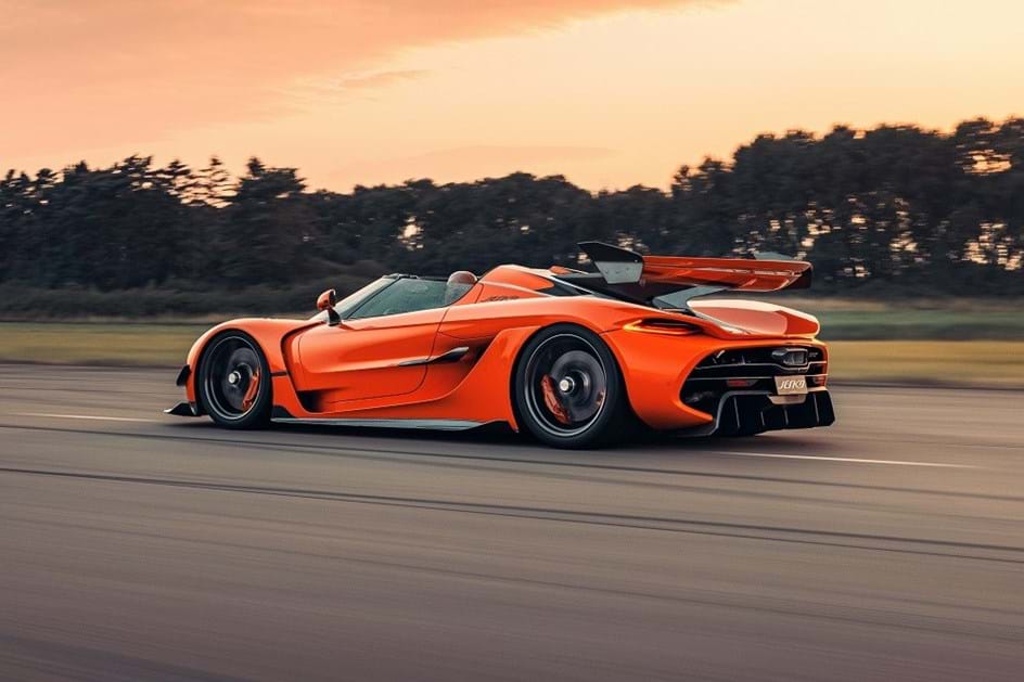 Fundador da Koenigsegg faz visita guiada ao novo Jesko - Super Carros ...