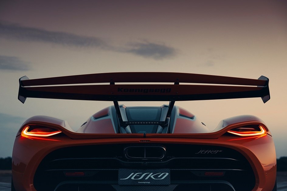 Fundador da Koenigsegg faz visita guiada ao novo Jesko - Super Carros ...