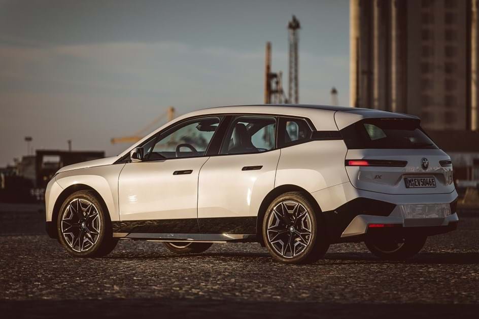 BMW iX xDrive 50: estilo radical e autonomia até 630 km - Ensaio ...