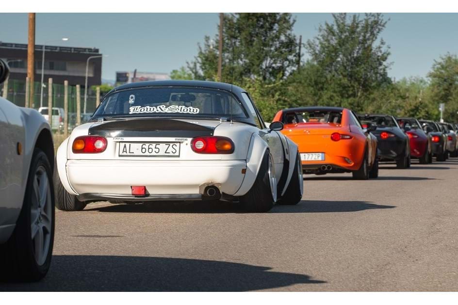 Recorde mundial: 707 Mazda MX-5 aceleraram em Modena - Tome Nota - Aquela Máquina