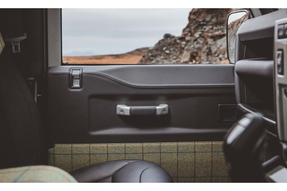 Regresso ao passado: Land Rover lança Classic Defender Works V8 Islay ...