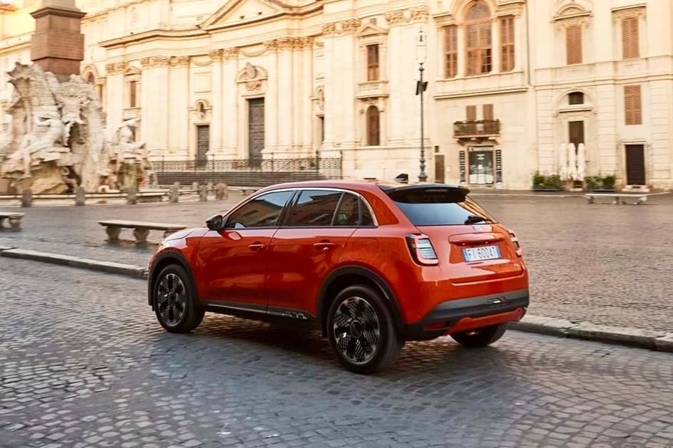 Fiat 600 é agora um 'crossover' Dolc-e Vita com 400 km de autonomia ...