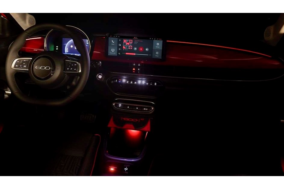 Fiat 600 é agora um 'crossover' Dolc-e Vita com 400 km de autonomia ...