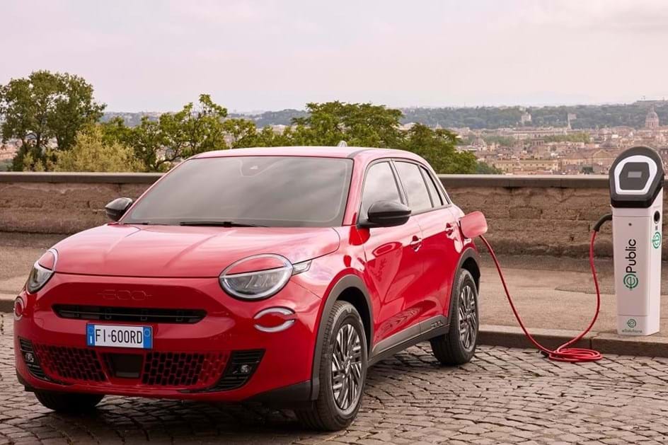 Fiat 600 é agora um 'crossover' Dolc-e Vita com 400 km de autonomia ...