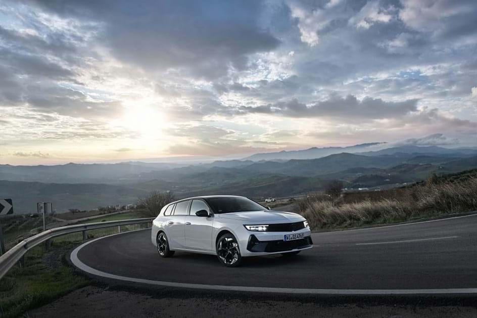 Opel Astra Sports Tourer também já é GSe; saiba o preço - Novos Modelos ...