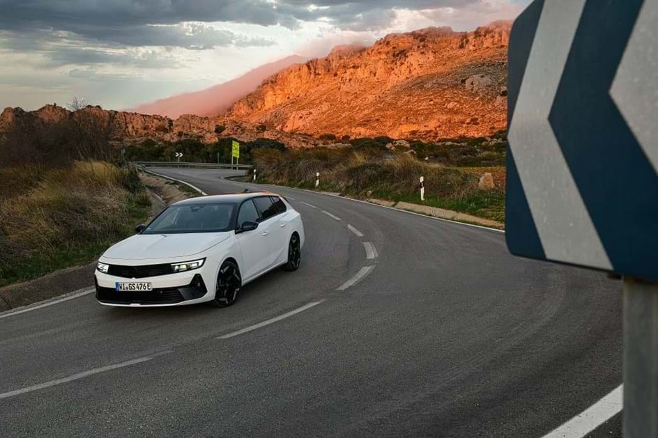 Opel Astra Sports Tourer também já é GSe; saiba o preço - Novos Modelos ...