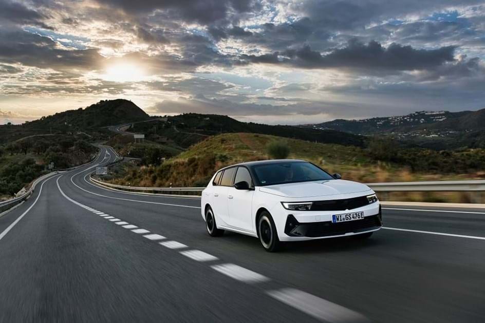 Opel Astra Sports Tourer também já é GSe; saiba o preço - Novos Modelos ...