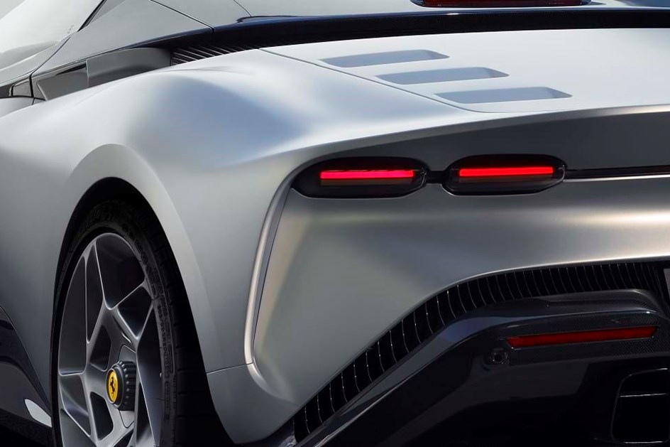 Mais um 'one-off' da Ferrari: SP-8 é uma sinfonia de potência e ...