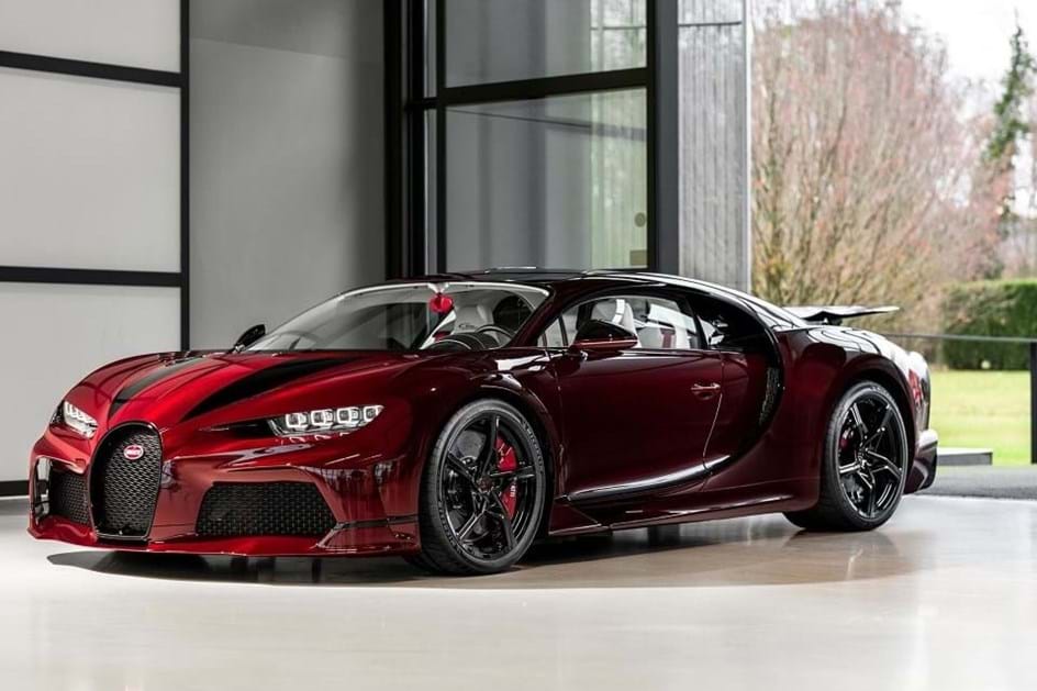 Bugatti Chiron é agora um dragão vermelho - Super Carros - Aquela Máquina