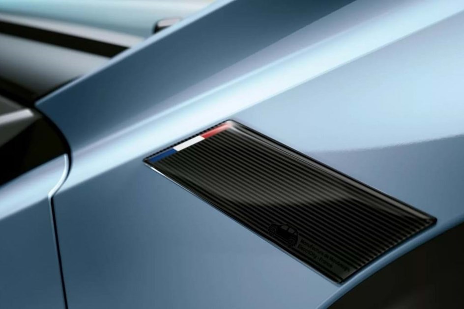 Renault em modo retrofuturista com R4 E-Tech Electric… e já há imagens ...