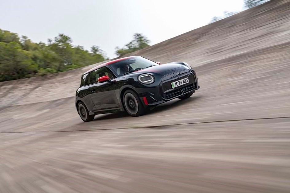 Fúria sem barulho: Mini Cooper e Aceman já são JCW Electric - Novos ...