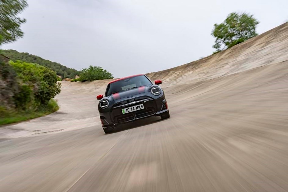 Fúria sem barulho: Mini Cooper e Aceman já são JCW Electric - Novos ...