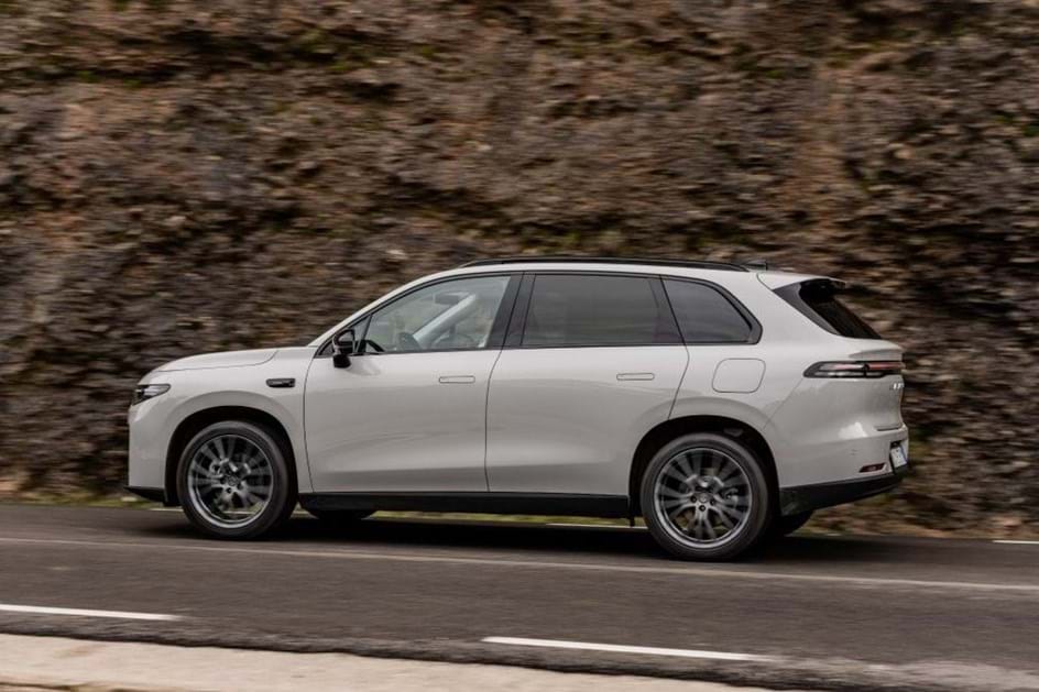 Leapmotor C10 AWD: 598 cv para 4 segundos dos zero aos 100 km/h - Novos Modelos - Aquela Máquina